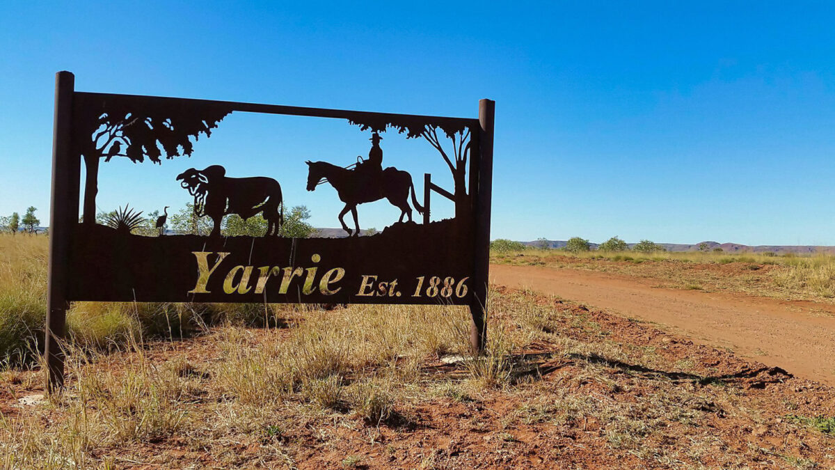 ‘Can't miss it’ type of sign at the entrance road to Yarrie Station ...